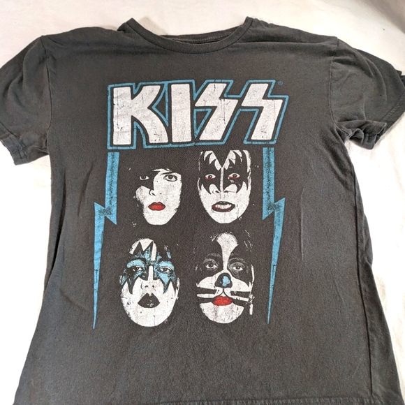 Kiss | Tops | Kiss Tee Featuring Bands Member Faces In Stage Makeup ...